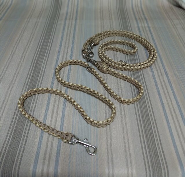 ハート柄ショルダーリード（全長230cm） 中型、大型犬用 お揃いの首輪もあります | iichi 日々の暮らしを心地よくするハンドメイドやアンティークのマーケットプレイス