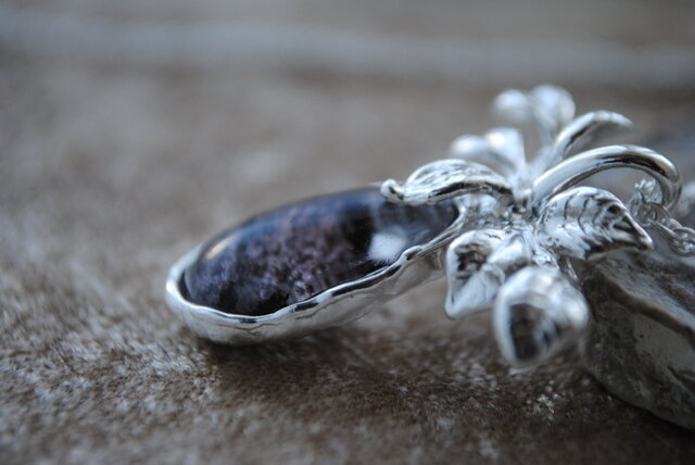 バーガンディー色の情熱 | iichi 日々の暮らしを心地よくするハンドメイドやアンティークのマーケットプレイス