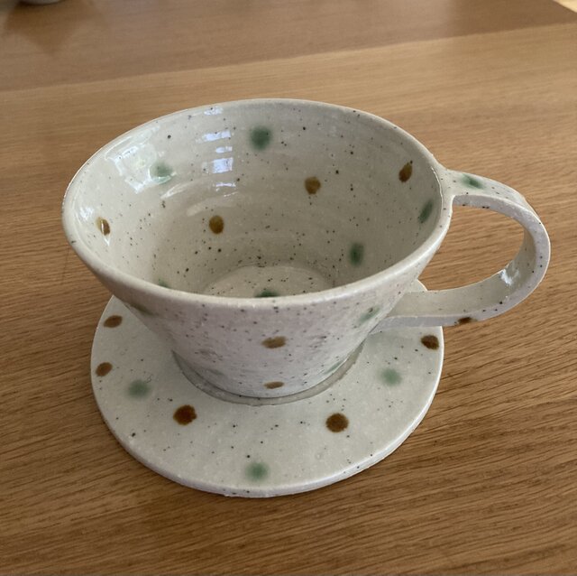 ドットカップ&ソーサー | iichi 日々の暮らしを心地よくするハンドメイドやアンティークのマーケットプレイス