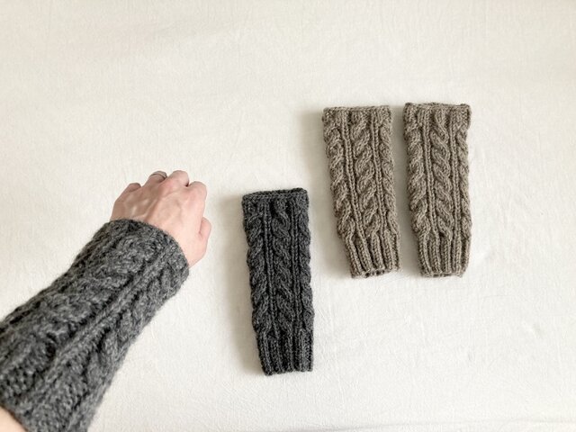 アームウォーマー[ダークグレーorモカ茶] | iichi 日々の暮らしを心地よくするハンドメイドやアンティークのマーケットプレイス