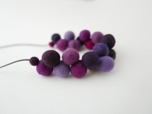 Single loop_L balls violet | iichi 日々の暮らしを心地よくするハンドメイドやアンティークのマーケットプレイス