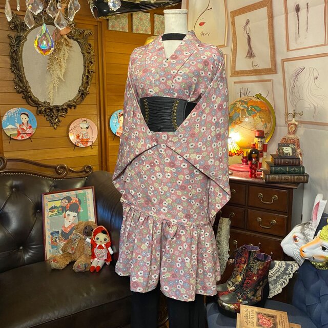 和洋折衷 レトロ 古着 洗える 着物 化繊 ハンドメイド 2way リメイク ガウン 羽織り ドレス ワンピース KD-23 | iichi 日々の暮らしを心地よくするハンドメイドや ...