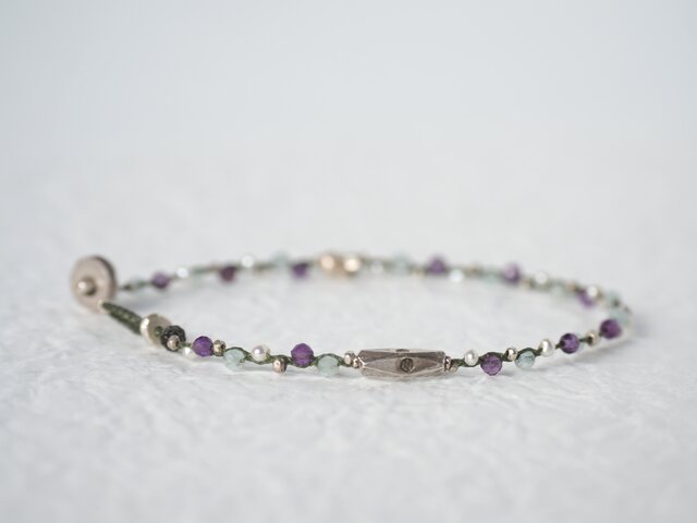 braid bracelet "amethyst mix" | iichi 日々の暮らしを心地よくするハンドメイドやアンティークのマーケットプレイス
