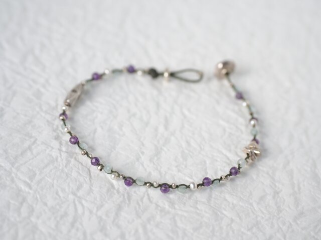 braid bracelet "amethyst mix" | iichi 日々の暮らしを心地よくするハンドメイドやアンティークのマーケットプレイス