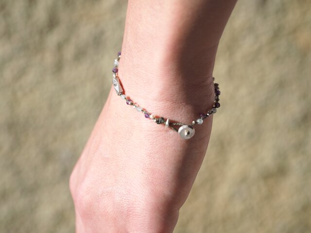 braid bracelet "amethyst mix" | iichi 日々の暮らしを心地よくするハンドメイドやアンティークのマーケットプレイス
