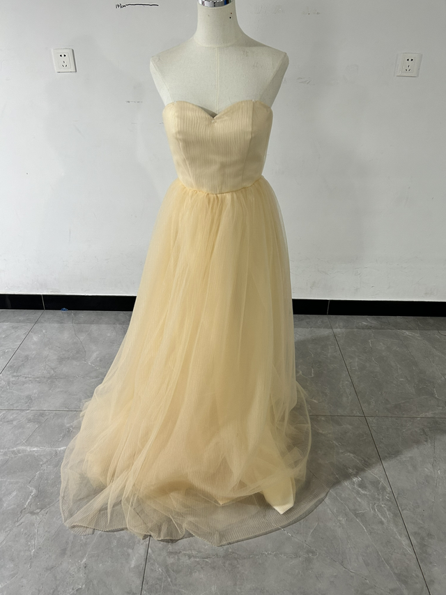 パーティードレス シャンパン色 胸元フリル ソフトチュール 背中見せ 可愛い 合コン | iichi 日々の暮らしを心地よくするハンドメイドやアンティークのマーケットプレイス