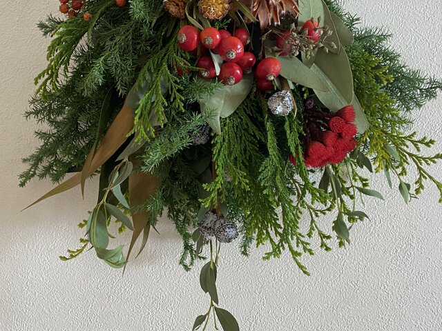 森の中の赤い実のクリスマススワッグ2 | iichi 日々の暮らしを心地よくするハンドメイドやアンティークのマーケットプレイス