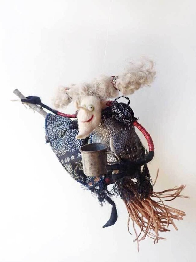 魔女のLupita / モビール | iichi 日々の暮らしを心地よくするハンドメイドやアンティークのマーケットプレイス