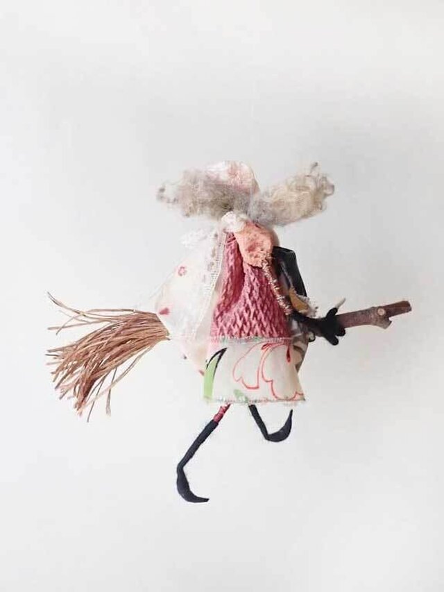 魔女のLupita / モビール | iichi 日々の暮らしを心地よくするハンドメイドやアンティークのマーケットプレイス