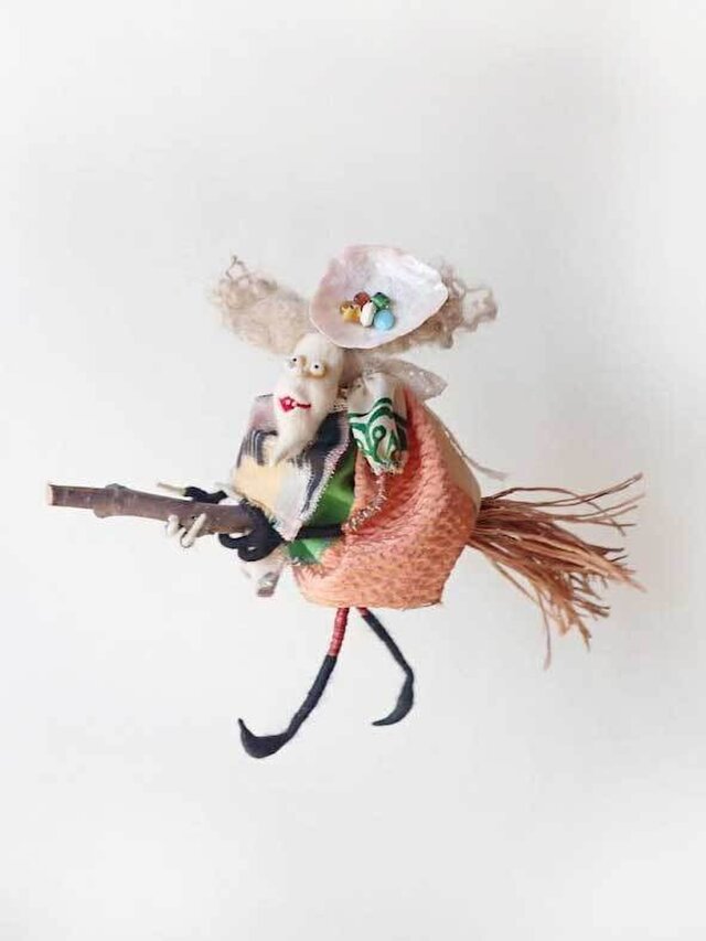 魔女のLupita / モビール | iichi 日々の暮らしを心地よくするハンドメイドやアンティークのマーケットプレイス