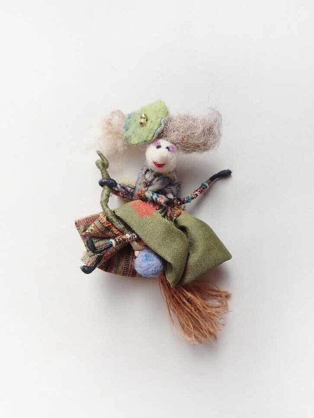 Lupita / ブローチ | iichi 日々の暮らしを心地よくするハンドメイドやアンティークのマーケットプレイス