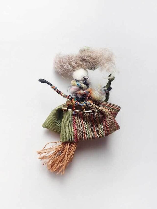 Lupita / ブローチ | iichi 日々の暮らしを心地よくするハンドメイドやアンティークのマーケットプレイス