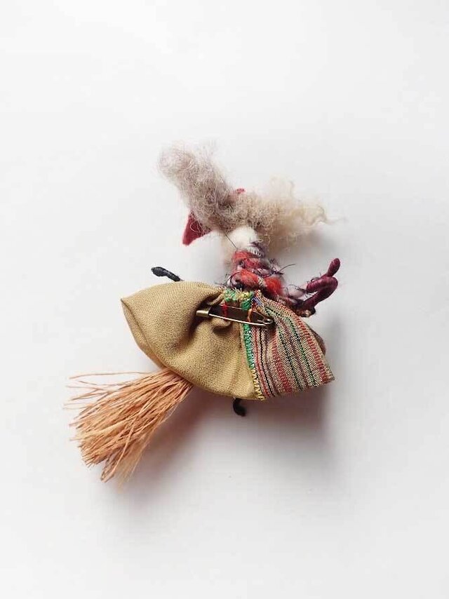 Lupita / ブローチ | iichi 日々の暮らしを心地よくするハンドメイドやアンティークのマーケットプレイス