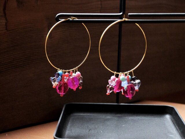 色彩感あふれるフープピアス item5 | iichi 日々の暮らしを心地よくするハンドメイドやアンティークのマーケットプレイス