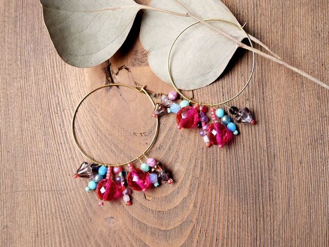 色彩感あふれるフープピアス item5 | iichi 日々の暮らしを心地よくするハンドメイドやアンティークのマーケットプレイス