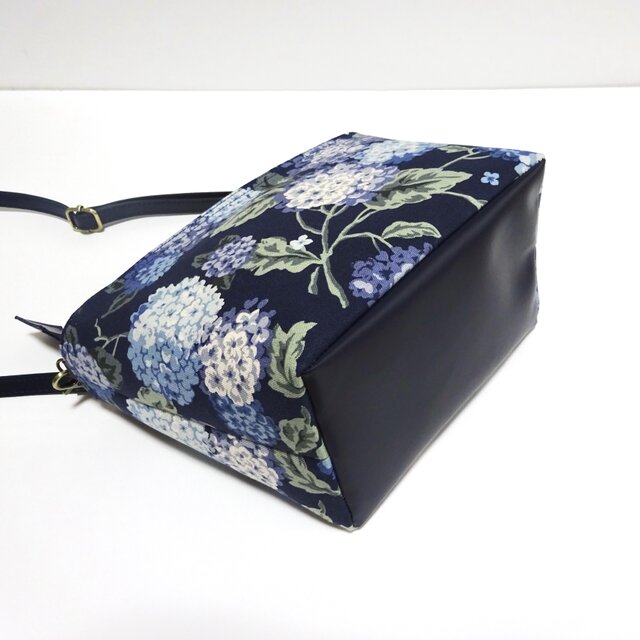 お出かけミニショルダー（紫陽花・ネイビー） | iichi 日々の暮らしを心地よくするハンドメイドやアンティークのマーケットプレイス