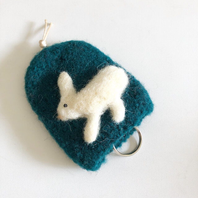 keycase bunny ヒイラギ | iichi 日々の暮らしを心地よくするハンドメイドやアンティークのマーケットプレイス