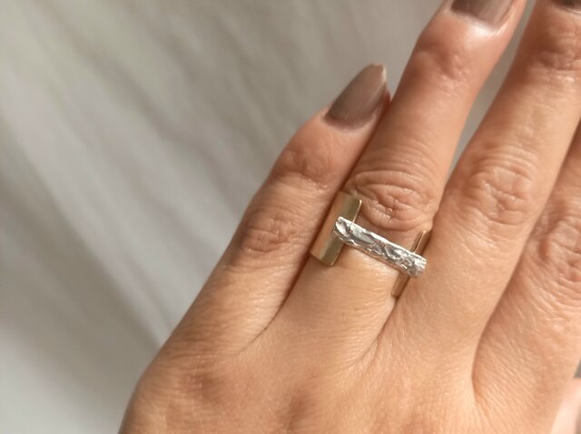 Utoka ☆ silver × brass 幅広 スカーフリング 2way | iichi 日々の暮らしを心地よくするハンドメイドやアンティークのマーケットプレイス