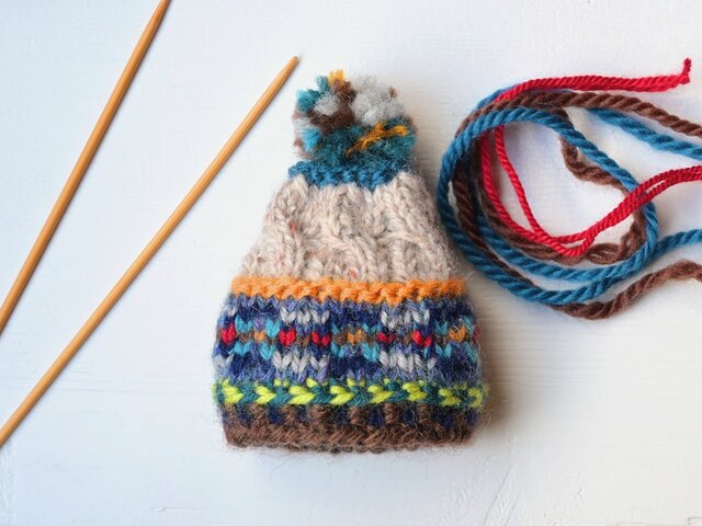 【ニットブローチ】帽子型 item10 | iichi 日々の暮らしを心地よくするハンドメイドやアンティークのマーケットプレイス