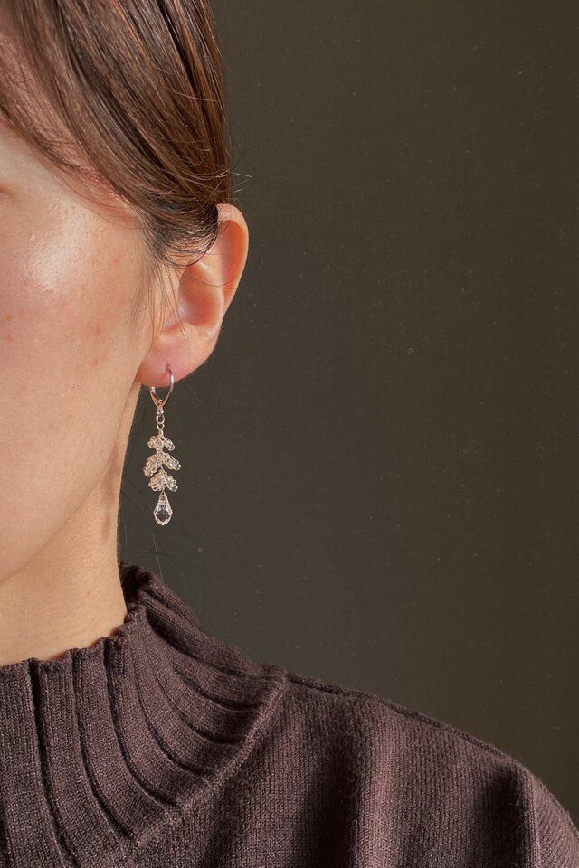 Fir Tree Earrings【冬期限定商品】 | iichi 日々の暮らしを心地よくするハンドメイドやアンティークのマーケットプレイス