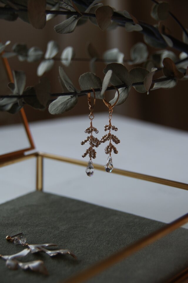 Fir Tree Earrings【冬期限定商品】 | iichi 日々の暮らしを心地よくするハンドメイドやアンティークのマーケットプレイス