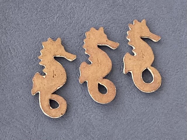 干支の箸置き タツノオトシゴ(3個セット) m-tm-20 | iichi 日々の暮らしを心地よくするハンドメイドやアンティークのマーケットプレイス