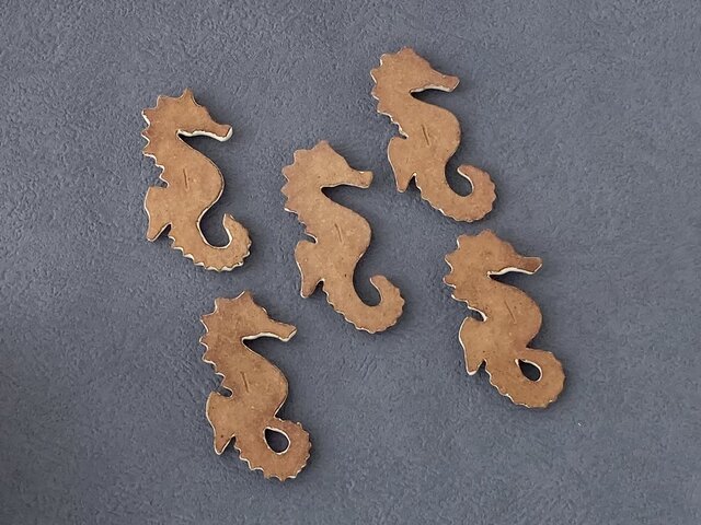 干支の箸置き タツノオトシゴ(5個セット) m-tm-21 | iichi 日々の暮らしを心地よくするハンドメイドやアンティークのマーケットプレイス