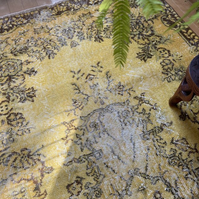 114×211 イエローオーバーダイ 花や実 メダリオン トルコヴィンテージラグ | iichi 日々の暮らしを心地よくするハンドメイドやアンティークのマーケットプレイス