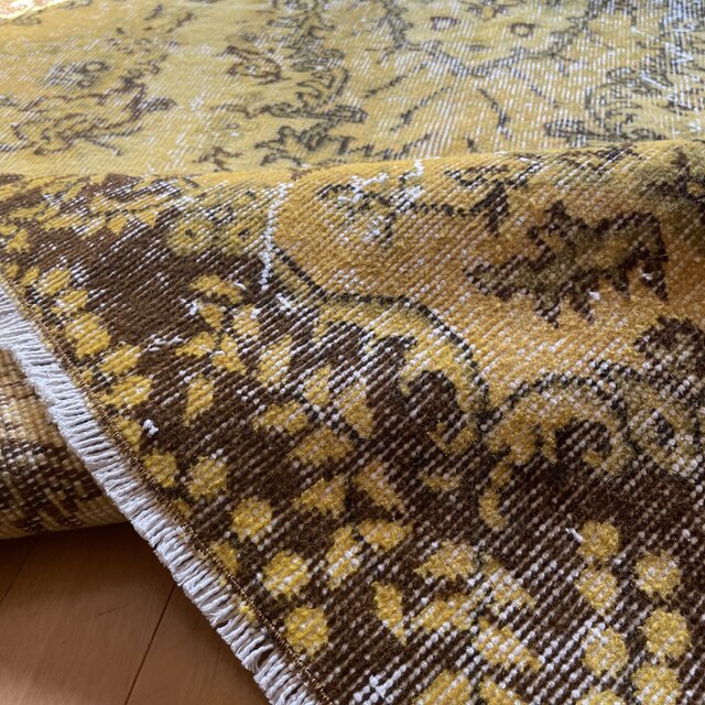 114×211 イエローオーバーダイ 花や実 メダリオン トルコヴィンテージラグ | iichi 日々の暮らしを心地よくするハンドメイドやアンティークのマーケットプレイス