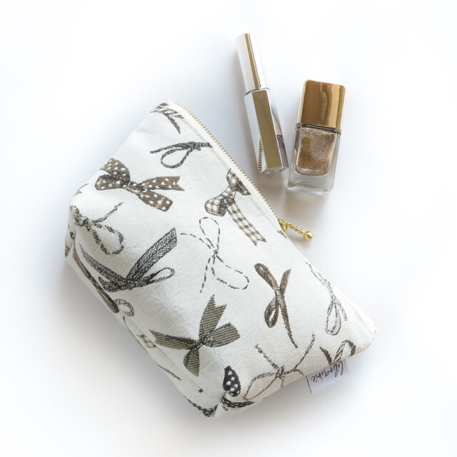 【2023年冬新作】スペイン生地 マチ付き ポーチ （ギフト）【vistosa(ﾋﾞｽﾄｰｻ)】 | iichi 日々の暮らしを心地よくするハンドメイドやアンティークのマーケットプレイス