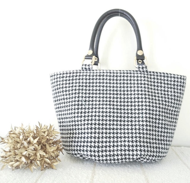 たっぷり入る♡ふっくらチェックトートbag | iichi 日々の暮らしを心地よくするハンドメイドやアンティークのマーケットプレイス