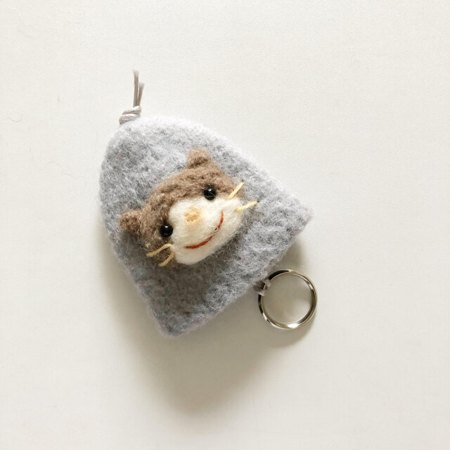 keycase kitty gray | iichi 日々の暮らしを心地よくするハンドメイドやアンティークのマーケットプレイス