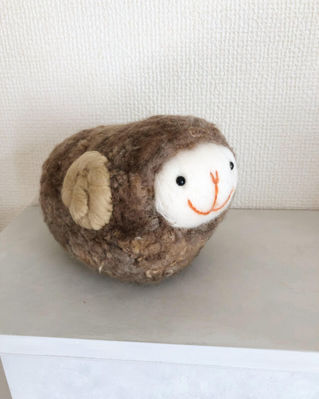 welcomelambkin ウェルカムラムキン brown fluffy lambkin | iichi 日々の暮らしを心地よくするハンドメイドやアンティークのマーケットプレイス