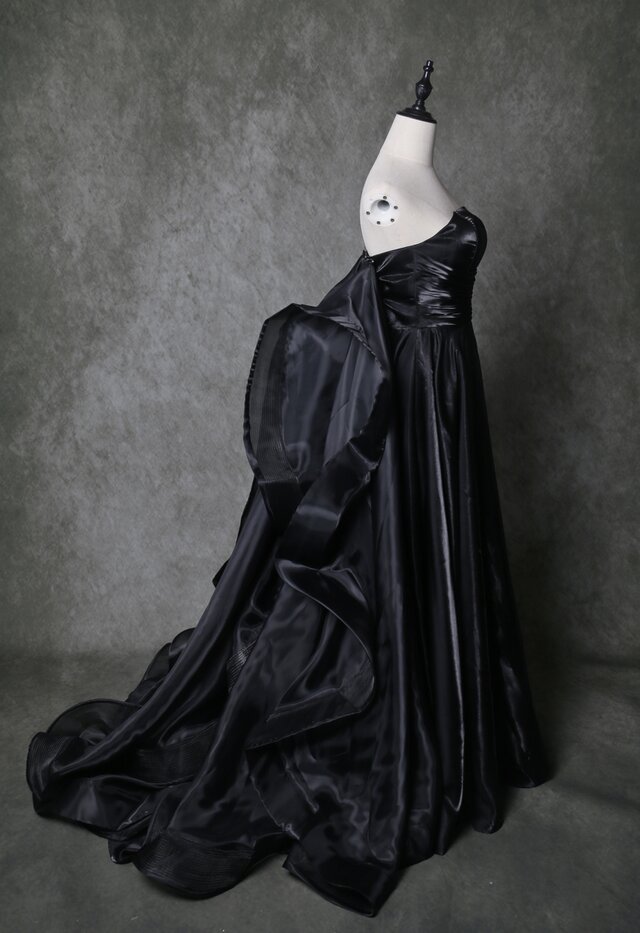 クラシカル パーティードレス 黒 光沢サテン ベアトップ 豪華なバックリボン 二次会 前撮り | iichi 日々の暮らしを心地よくする ...