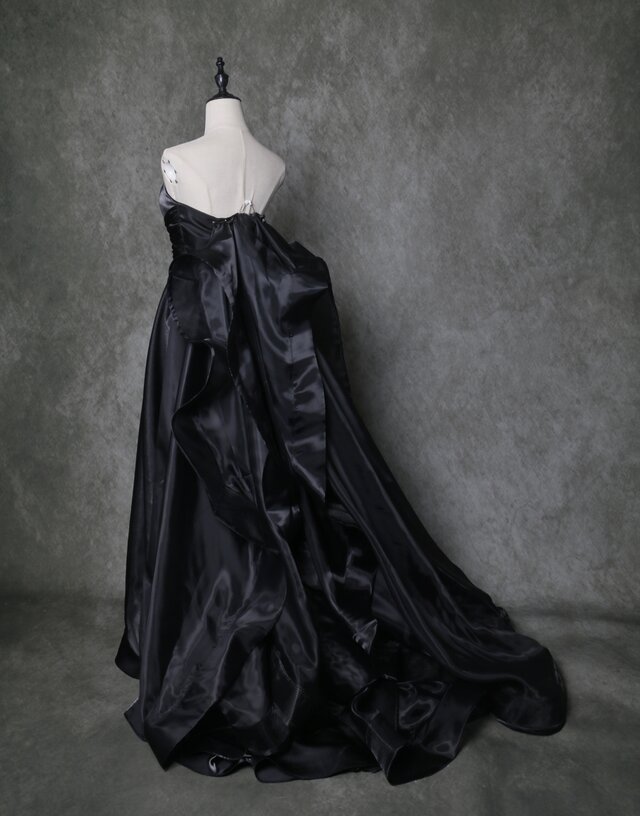 クラシカル パーティードレス 黒 光沢サテン ベアトップ 豪華なバックリボン 二次会 前撮り | iichi 日々の暮らしを心地よくする ...