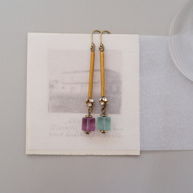 fluorite pierce | iichi 日々の暮らしを心地よくするハンドメイドやアンティークのマーケットプレイス