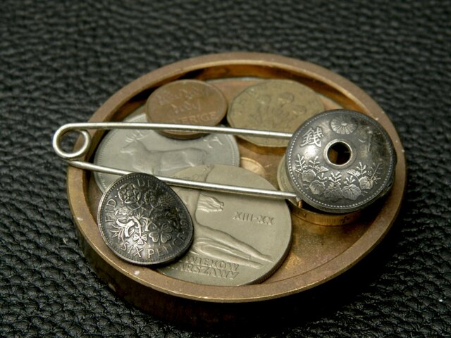 ＃B15 大日本帝国 Coin Brooch | iichi 日々の暮らしを心地よくするハンドメイドやアンティークのマーケットプレイス