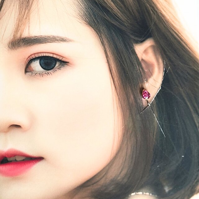 レッドラメのイヤーカフ160 | iichi 日々の暮らしを心地よくするハンドメイドやアンティークのマーケットプレイス