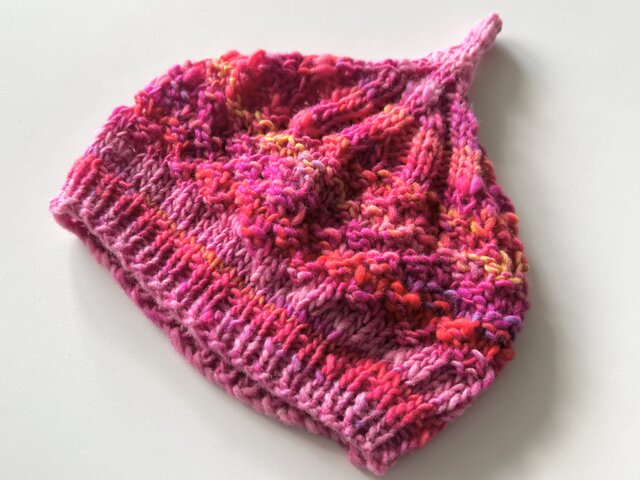 1点限定！ どんぐりニット帽子 野呂英作毛糸使用 happy holidayピンクグラデーション | iichi 日々の暮らしを心地よくするハンドメイドやアンティークのマーケットプレイス