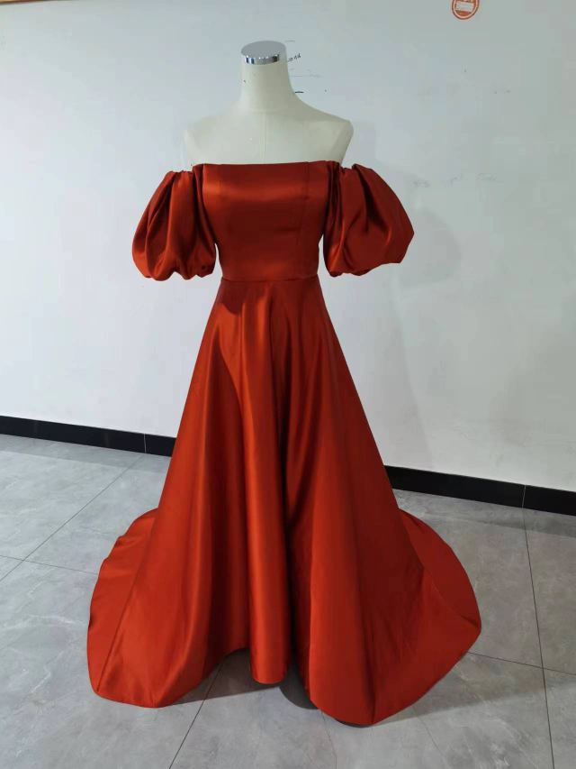ミニマリズム テラコッタ色 パーティードレス オフショルダー 光沢サテン ワンピース 二次会 前撮 結婚式 | iichi 日々の暮らしを心地よくするハンドメイドやアンティークのマーケットプレイス