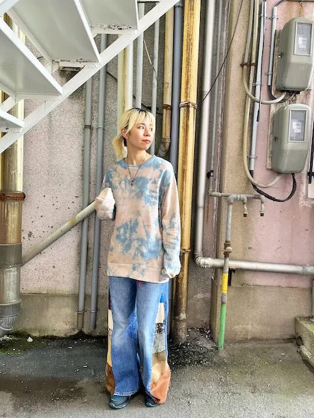 タイダイ染め スウェット トレーナー Lサイズ ティールブルー×ベージュ HD20-65 | iichi 日々の暮らしを心地よくするハンドメイドやアンティークのマーケットプレイス