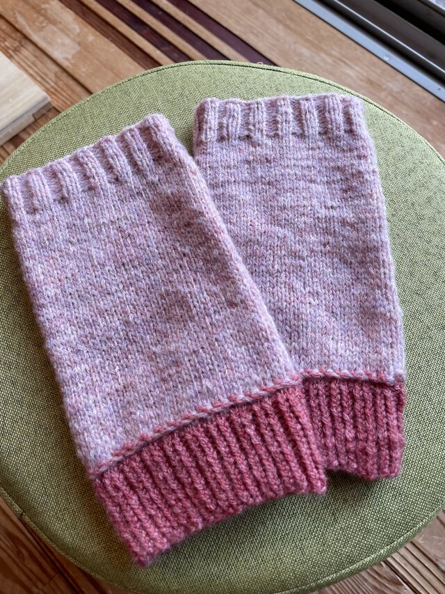 カシミアアームウォーマーrose | iichi 日々の暮らしを心地よくするハンドメイドやアンティークのマーケットプレイス