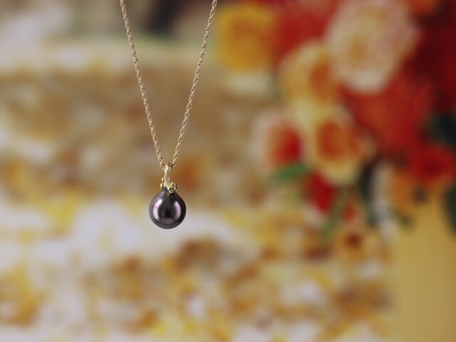 ブラックパールペンダントトップ【K18】 | iichi 日々の暮らしを心地よくするハンドメイドやアンティークのマーケットプレイス
