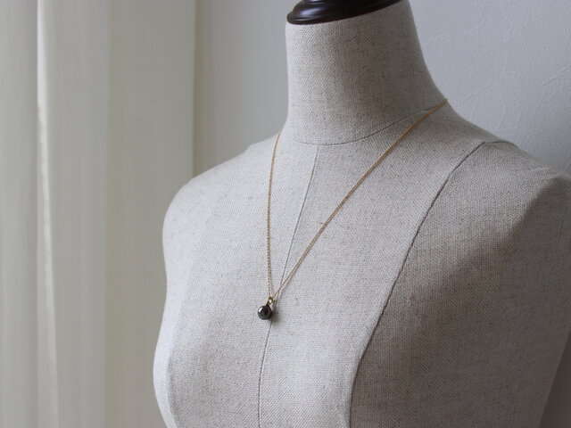 ブラックパールペンダントトップ【K18】 | iichi 日々の暮らしを心地よくするハンドメイドやアンティークのマーケットプレイス