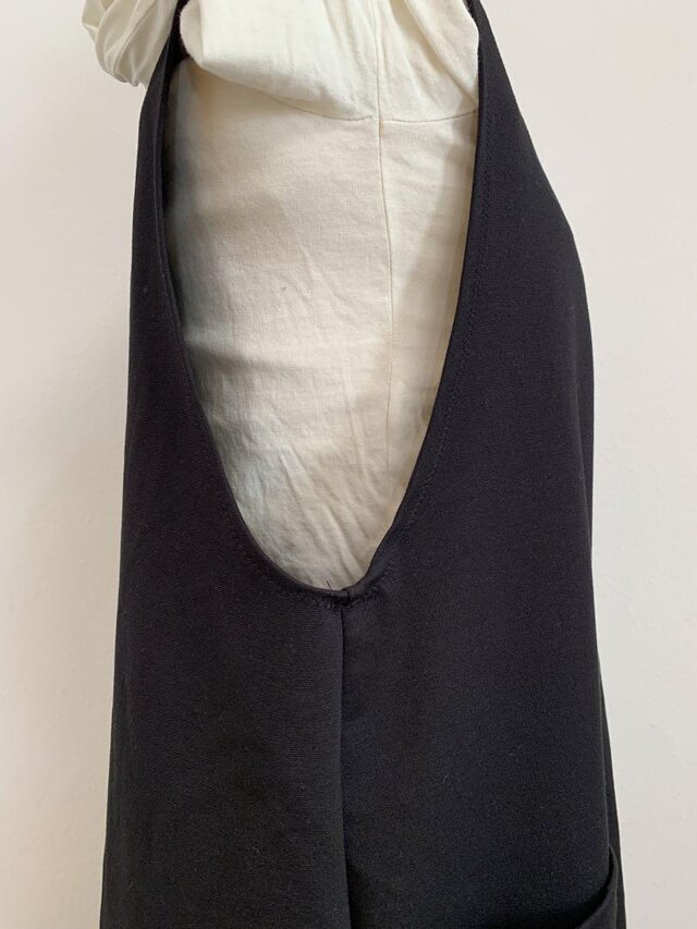 ジャンパースカート 黒 ストレッチニット 丈110cm アウトポケット付き | iichi 日々の暮らしを心地よくするハンドメイドやアンティークのマーケットプレイス