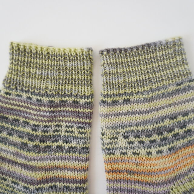No.2 S様専用 手編みの靴下 | iichi 日々の暮らしを心地よくするハンドメイドやアンティークのマーケットプレイス