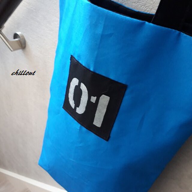 01ステンシルトートバッグ：ブルー×ブラック【0328】 | iichi 日々の暮らしを心地よくするハンドメイドやアンティークのマーケットプレイス