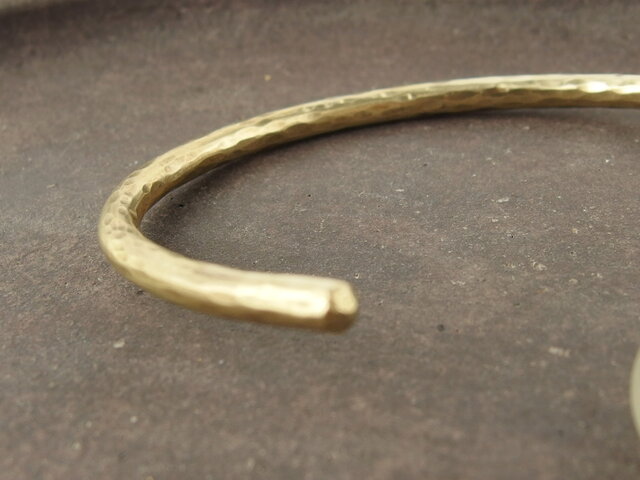 真鍮バングル 【brass】 3.0㎜ | iichi 日々の暮らしを心地よくするハンドメイドやアンティークのマーケットプレイス