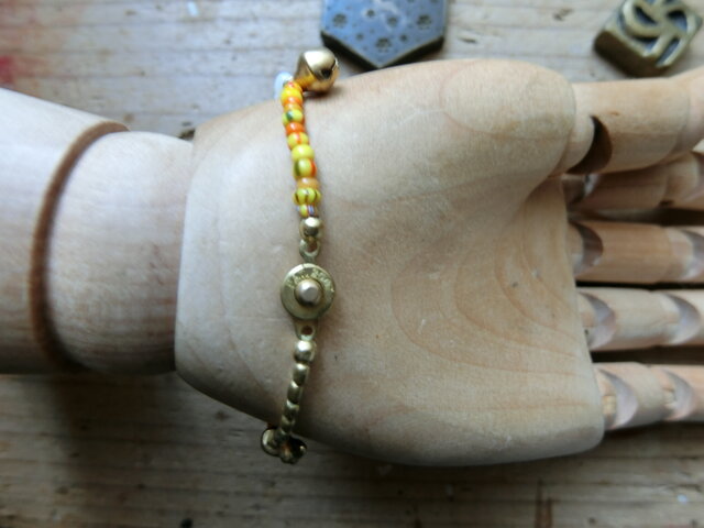 ＊happy price＊古のビーズパッチ＋チャームブレス@真鍮のチャーム色々＋ビーズいろいろ | iichi 日々の暮らしを心地よくするハンドメイドやアンティークのマーケットプレイス