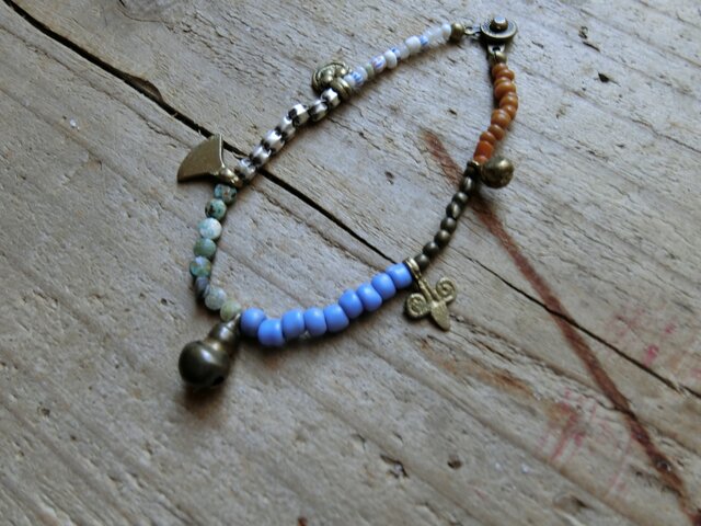 ＊happy price＊古のビーズパッチ＋チャームブレス@真鍮のチャーム色々＋ビーズいろいろ | iichi 日々の暮らしを心地よくするハンドメイドやアンティークのマーケットプレイス